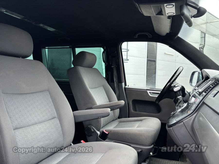 Grey Volkswagen Multivan 2004 in Tartu, with an engine capacity of 2.50 L and mileage of 312 thousand km for 7900 €, photo 17 on AUTOMOTO.COM.LV