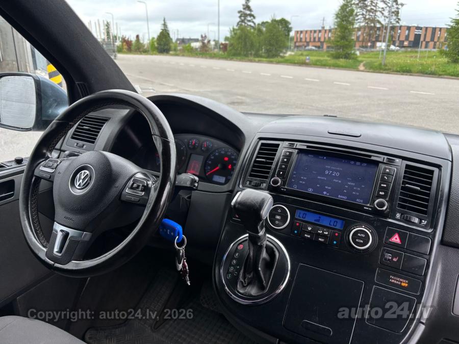 Grey Volkswagen Multivan 2004 in Tartu, with an engine capacity of 2.50 L and mileage of 312 thousand km for 7900 €, photo 18 on AUTOMOTO.COM.LV