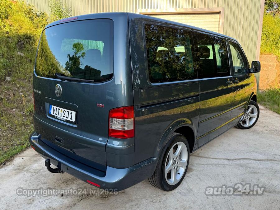Pelēks Volkswagen Multivan 2004 Viljandi, ar dzinēja tilpumu 2.50 L un nobraukumu 344 tūkst. km par 8790 €, foto 3 vietnē AUTOMOTO.COM.LV