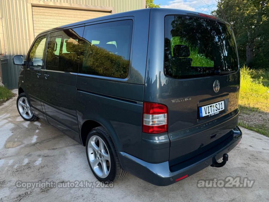 Pelēks Volkswagen Multivan 2004 Viljandi, ar dzinēja tilpumu 2.50 L un nobraukumu 344 tūkst. km par 8790 €, foto 5 vietnē AUTOMOTO.COM.LV