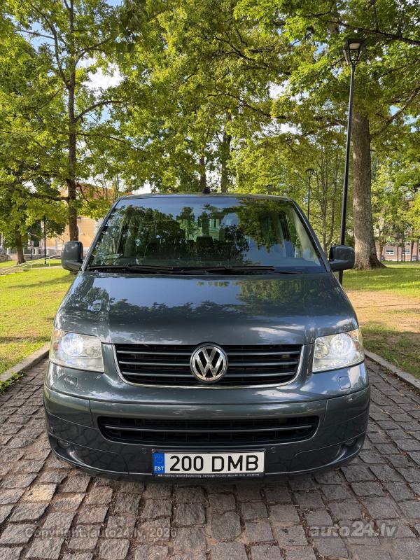 Pelēks Volkswagen Multivan 2004 Viljandi, ar dzinēja tilpumu 2.50 L un nobraukumu 317 tūkst. km par 8500 €, foto 3 vietnē AUTOMOTO.COM.LV