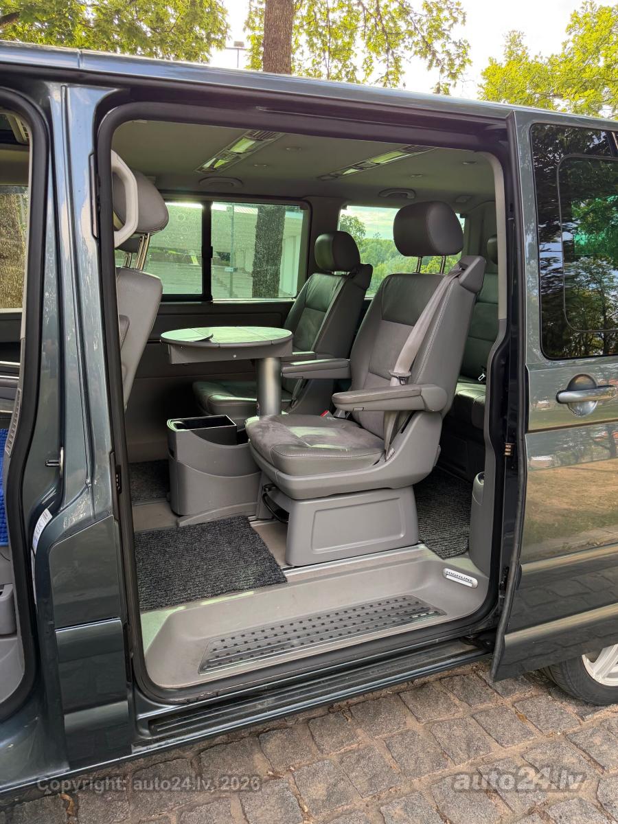 Pelēks Volkswagen Multivan 2004 Viljandi, ar dzinēja tilpumu 2.50 L un nobraukumu 317 tūkst. km par 8500 €, foto 9 vietnē AUTOMOTO.COM.LV