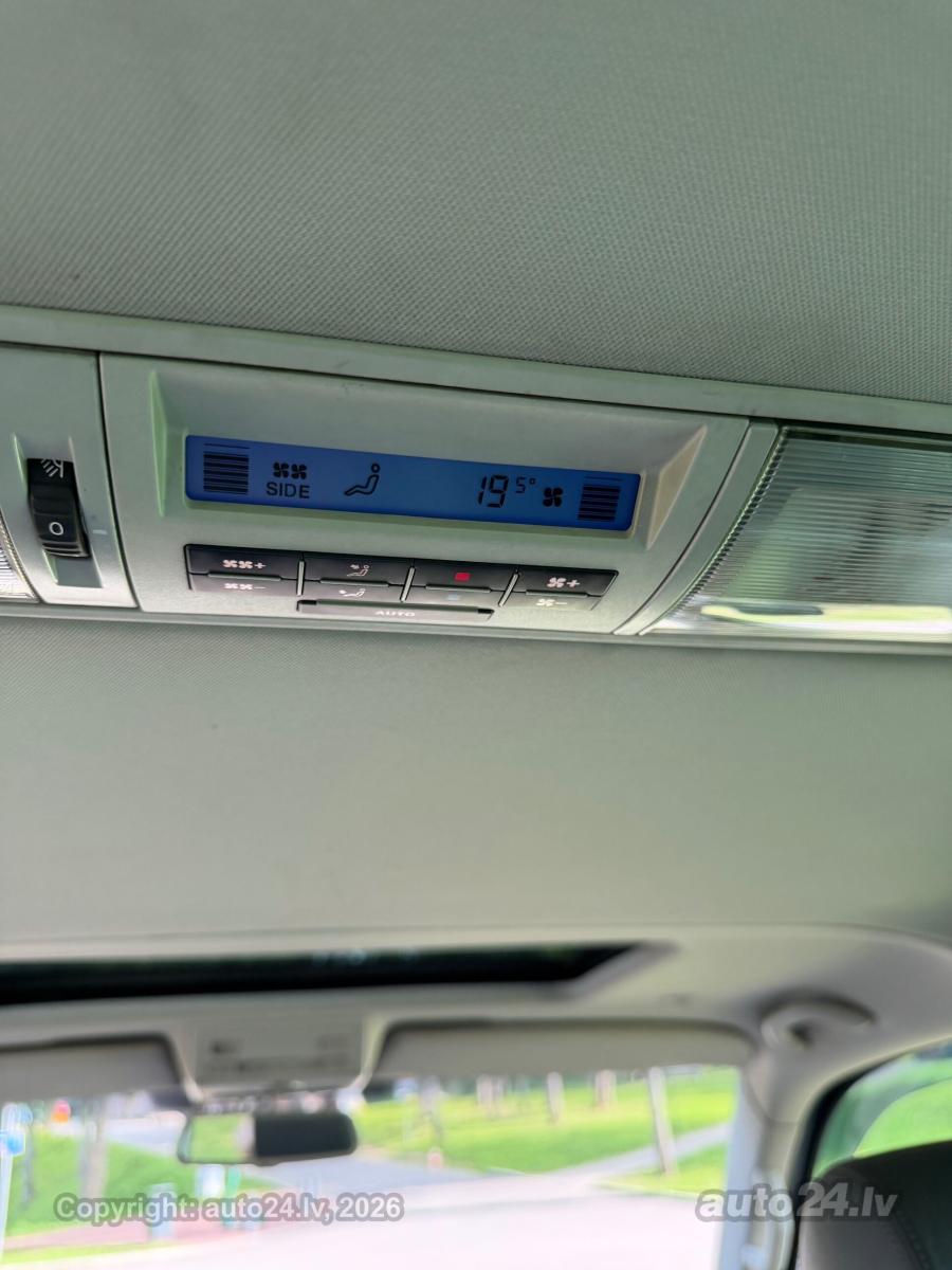 Pelēks Volkswagen Multivan 2004 Viljandi, ar dzinēja tilpumu 2.50 L un nobraukumu 317 tūkst. km par 8500 €, foto 13 vietnē AUTOMOTO.COM.LV