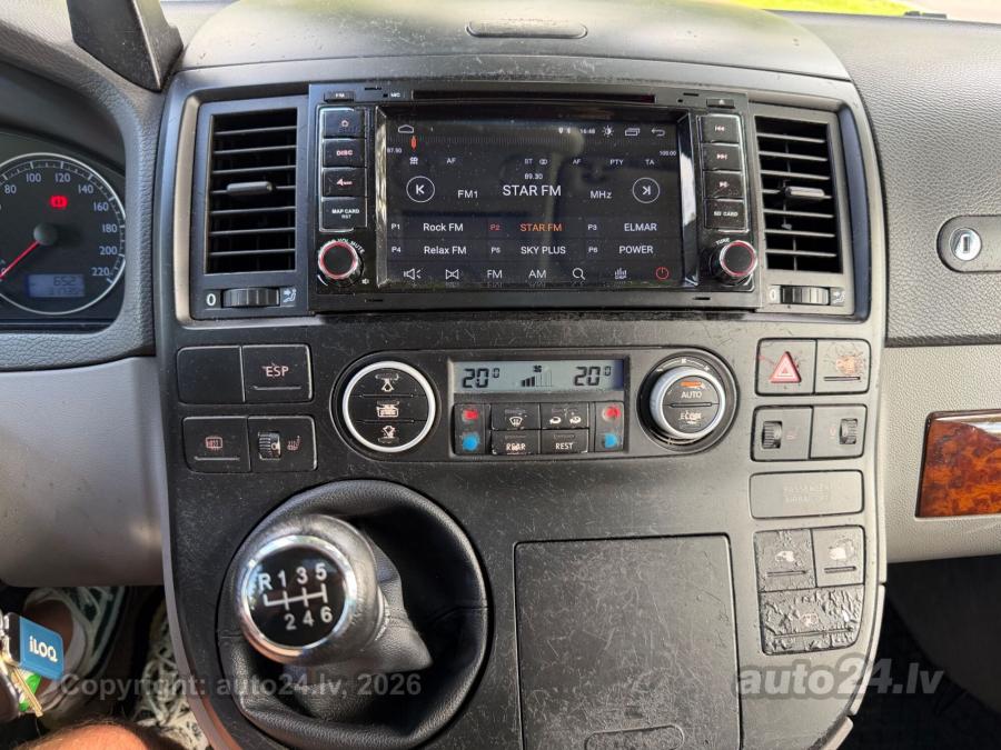Pelēks Volkswagen Multivan 2004 Viljandi, ar dzinēja tilpumu 2.50 L un nobraukumu 317 tūkst. km par 8500 €, foto 17 vietnē AUTOMOTO.COM.LV