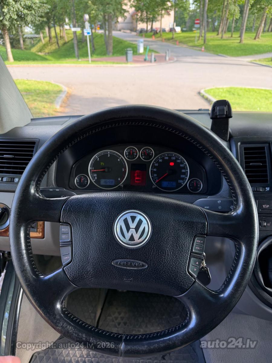 Pelēks Volkswagen Multivan 2004 Viljandi, ar dzinēja tilpumu 2.50 L un nobraukumu 317 tūkst. km par 8500 €, foto 18 vietnē AUTOMOTO.COM.LV