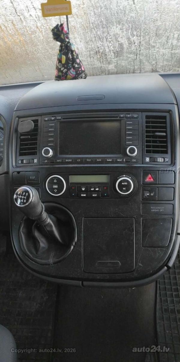 Pelēks Volkswagen Multivan 2005 Tallina, ar dzinēja tilpumu 2.50 L un nobraukumu 397 tūkst. km par 6500 €, foto 11 vietnē AUTOMOTO.COM.LV