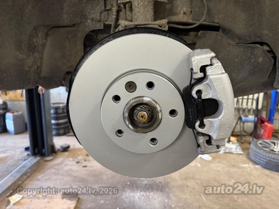 Pelēks Volkswagen Multivan 2005 Veru, ar dzinēja tilpumu 2.50 L un nobraukumu 376 tūkst. km par 6999 €, foto 12 vietnē AUTOMOTO.COM.LV