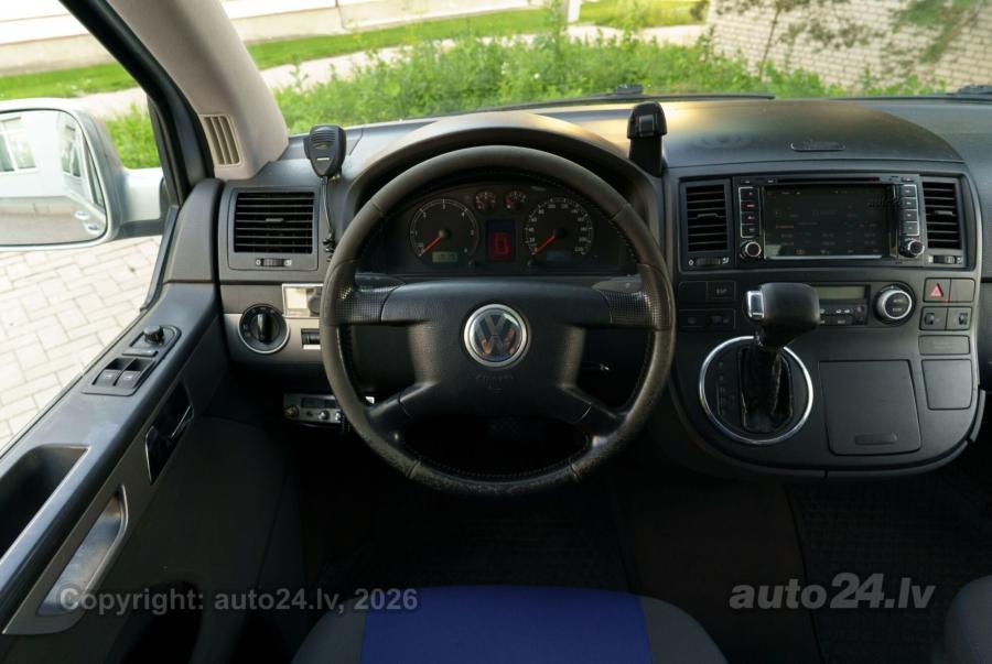 Grey Volkswagen Multivan 2005 in Tartu, with an engine capacity of 2.50 L and mileage of 349 thousand km for 7000 €, photo 10 on AUTOMOTO.COM.LV