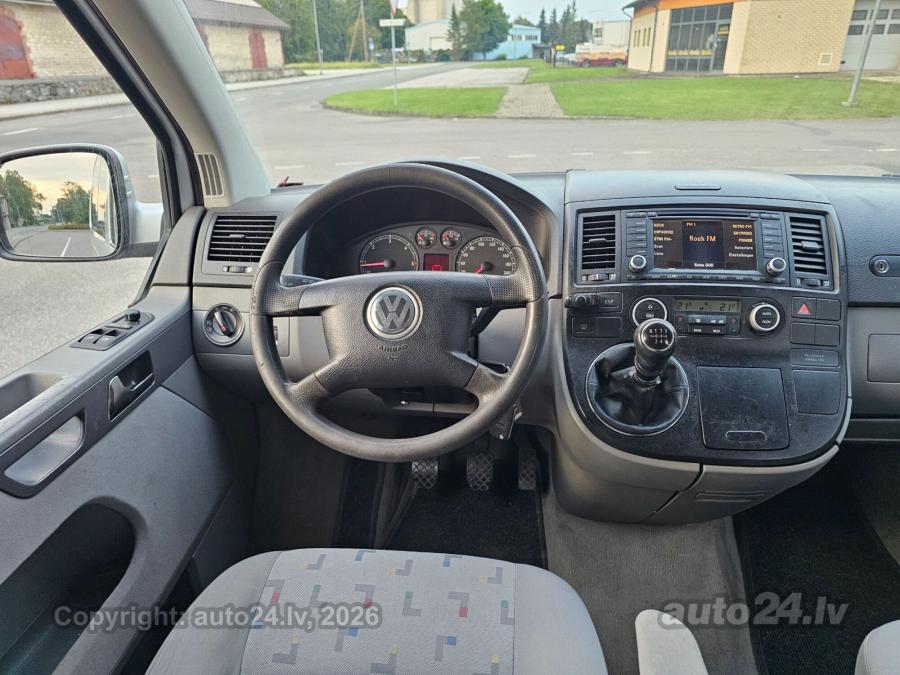 Pelēks Volkswagen Multivan 2005 Paide, ar dzinēja tilpumu 2.50 L un nobraukumu 292 tūkst. km par 7550 €, foto 8 vietnē AUTOMOTO.COM.LV