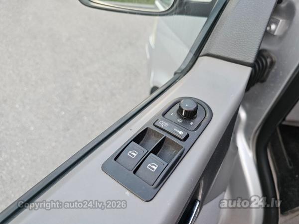 Pelēks Volkswagen Multivan 2005 Paide, ar dzinēja tilpumu 2.50 L un nobraukumu 292 tūkst. km par 7550 €, foto 9 vietnē AUTOMOTO.COM.LV