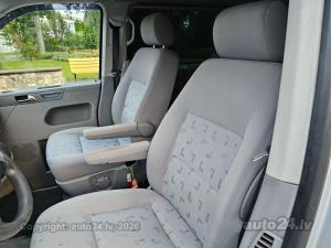 Pelēks Volkswagen Multivan 2005 Paide, ar dzinēja tilpumu 2.50 L un nobraukumu 292 tūkst. km par 7550 €, foto 12 vietnē AUTOMOTO.COM.LV