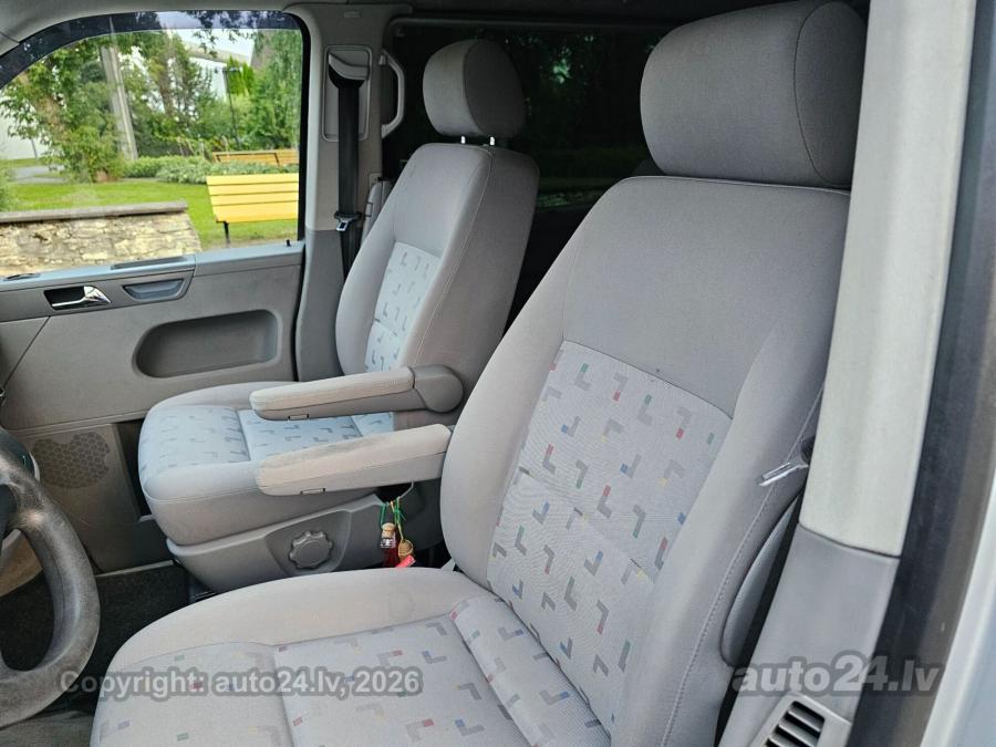 Pelēks Volkswagen Multivan 2005 Paide, ar dzinēja tilpumu 2.50 L un nobraukumu 292 tūkst. km par 7550 €, foto 12 vietnē AUTOMOTO.COM.LV