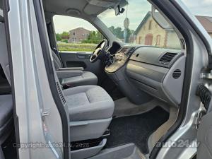 Pelēks Volkswagen Multivan 2005 Paide, ar dzinēja tilpumu 2.50 L un nobraukumu 292 tūkst. km par 7550 €, foto 13 vietnē AUTOMOTO.COM.LV