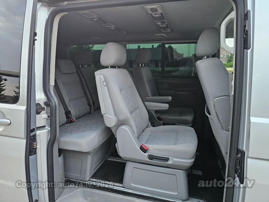 Pelēks Volkswagen Multivan 2005 Paide, ar dzinēja tilpumu 2.50 L un nobraukumu 292 tūkst. km par 7550 €, foto 14 vietnē AUTOMOTO.COM.LV