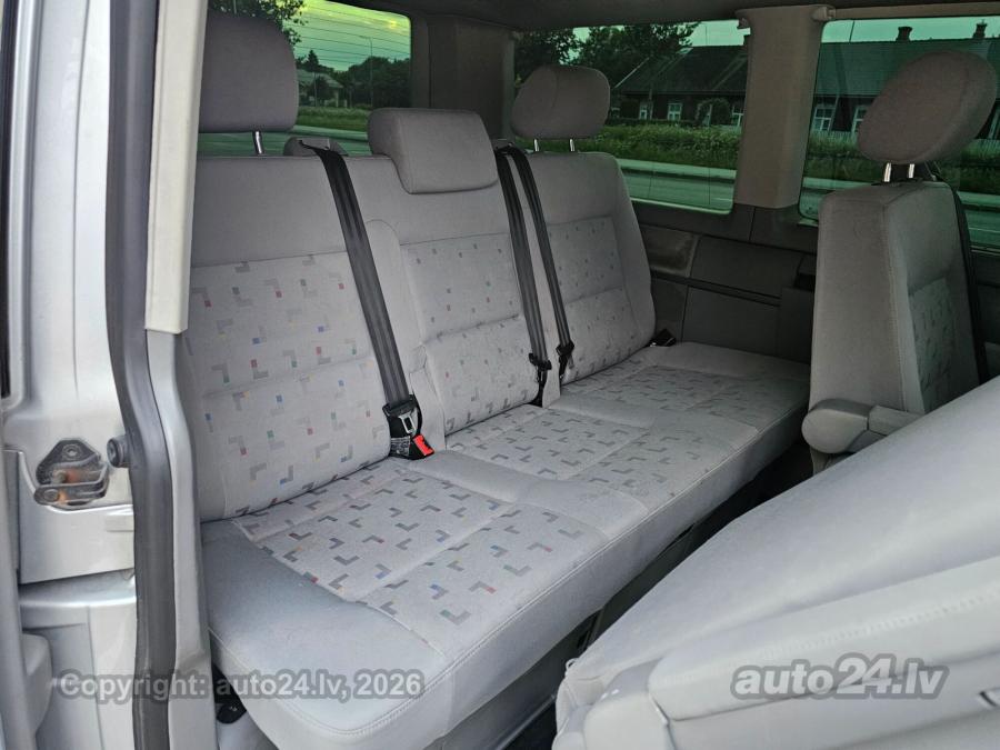 Pelēks Volkswagen Multivan 2005 Paide, ar dzinēja tilpumu 2.50 L un nobraukumu 292 tūkst. km par 7550 €, foto 15 vietnē AUTOMOTO.COM.LV