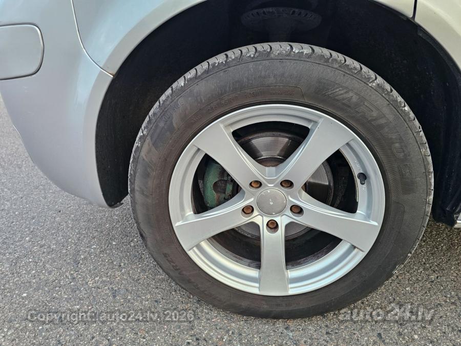 Pelēks Volkswagen Multivan 2005 Paide, ar dzinēja tilpumu 2.50 L un nobraukumu 292 tūkst. km par 7550 €, foto 18 vietnē AUTOMOTO.COM.LV