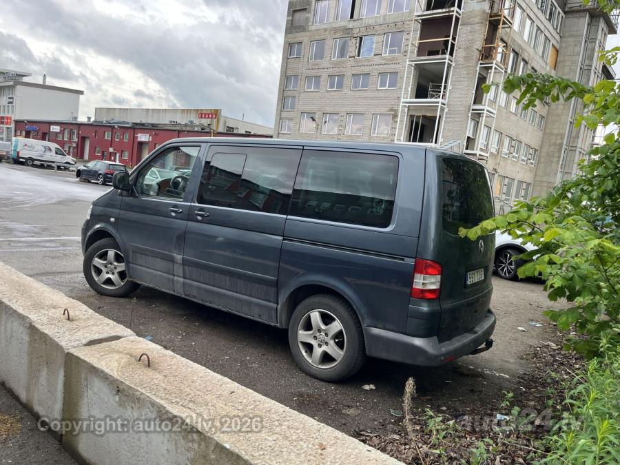 Grey Volkswagen Multivan 2007 in Tallinn, with an engine capacity of 2.50 L and mileage of 675 thousand km for 3200 €, photo 5 on AUTOMOTO.COM.LV