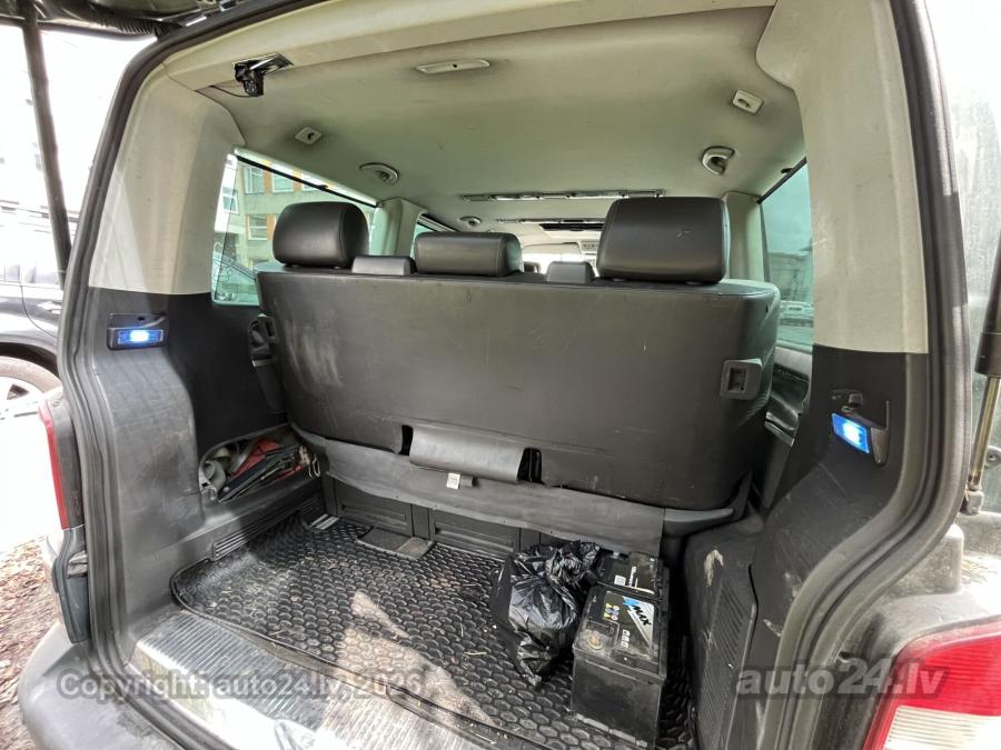 Grey Volkswagen Multivan 2007 in Tallinn, with an engine capacity of 2.50 L and mileage of 675 thousand km for 3200 €, photo 19 on AUTOMOTO.COM.LV