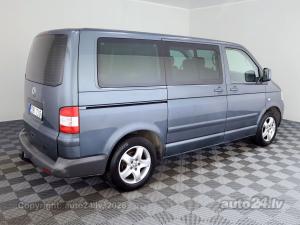 Grey Volkswagen Multivan 2007 in Tallinn, with an engine capacity of 2.50 L and mileage of 384 thousand km for 3199 €, photo 4 on AUTOMOTO.COM.LV