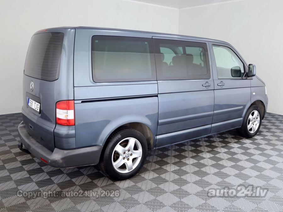 Grey Volkswagen Multivan 2007 in Tallinn, with an engine capacity of 2.50 L and mileage of 384 thousand km for 3199 €, photo 4 on AUTOMOTO.COM.LV