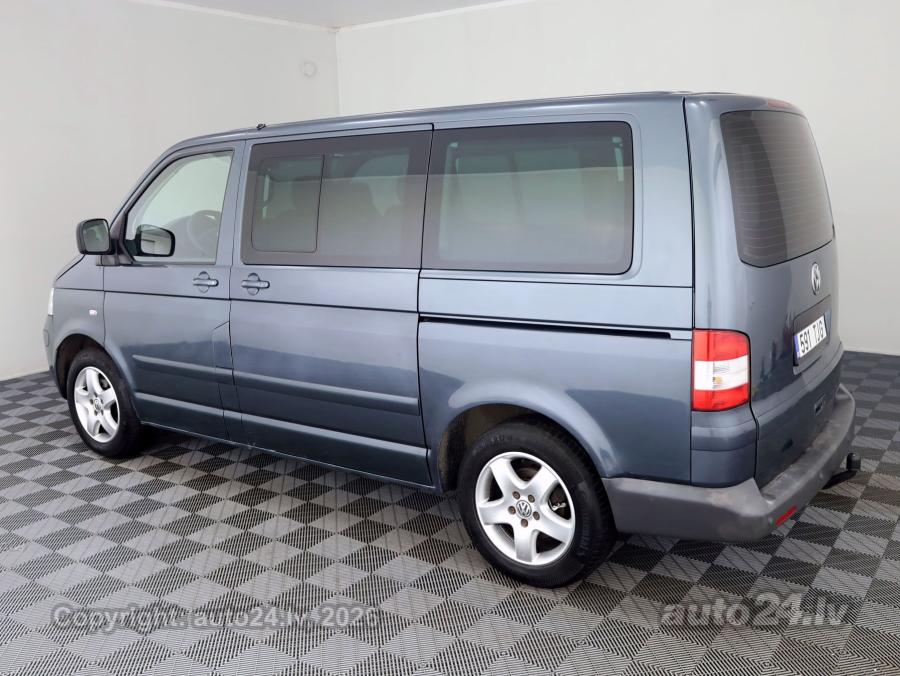 Grey Volkswagen Multivan 2007 in Tallinn, with an engine capacity of 2.50 L and mileage of 384 thousand km for 3199 €, photo 5 on AUTOMOTO.COM.LV