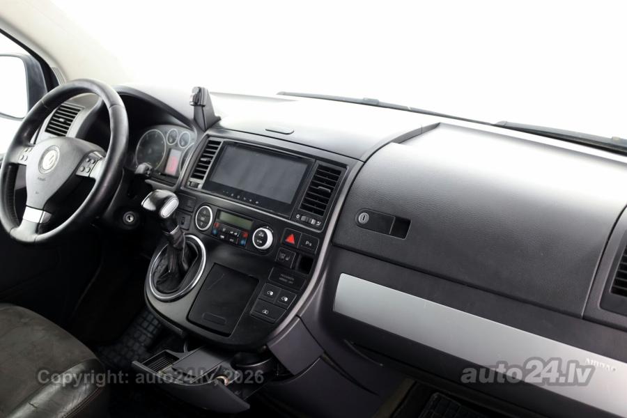 Grey Volkswagen Multivan 2007 in Tallinn, with an engine capacity of 2.50 L and mileage of 384 thousand km for 3199 €, photo 6 on AUTOMOTO.COM.LV
