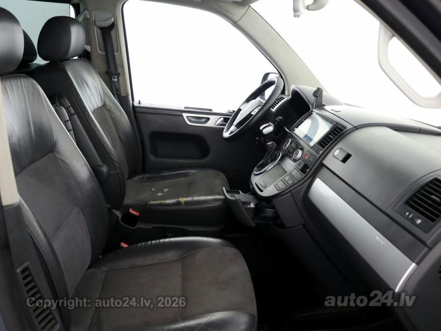 Grey Volkswagen Multivan 2007 in Tallinn, with an engine capacity of 2.50 L and mileage of 384 thousand km for 3199 €, photo 7 on AUTOMOTO.COM.LV