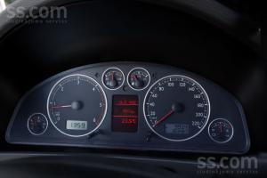 Grey Volkswagen Multivan 2007 in Tukums, with an engine capacity of 2.50 L and mileage of 303 thousand km for 8200 €, photo 19 on AUTOMOTO.COM.LV