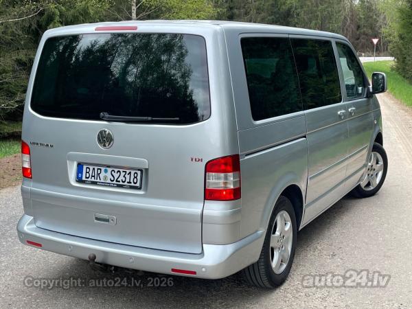 Grey Volkswagen Multivan 2008 in Tartu, with an engine capacity of 2.50 L and mileage of 242 thousand km for 11999 €, photo 4 on AUTOMOTO.COM.LV