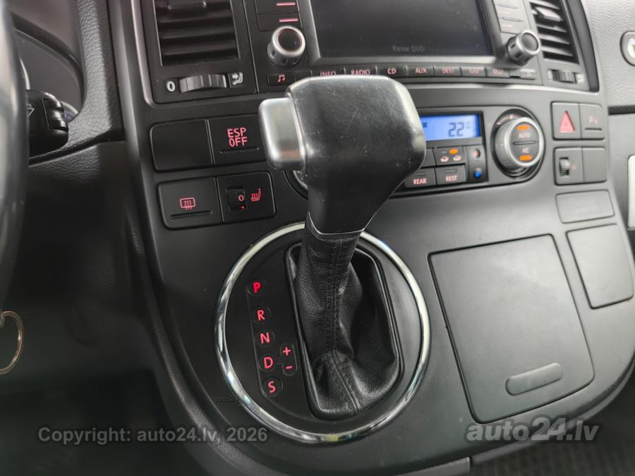 Pelēks Volkswagen Multivan 2009 Viljandi, ar dzinēja tilpumu 2.50 L un nobraukumu 319 tūkst. km par 10490 €, foto 8 vietnē AUTOMOTO.COM.LV