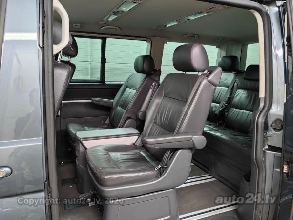 Pelēks Volkswagen Multivan 2009 Viljandi, ar dzinēja tilpumu 2.50 L un nobraukumu 319 tūkst. km par 10490 €, foto 9 vietnē AUTOMOTO.COM.LV