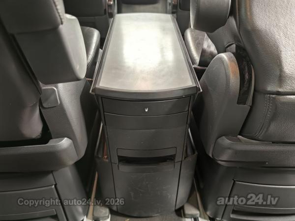 Pelēks Volkswagen Multivan 2009 Viljandi, ar dzinēja tilpumu 2.50 L un nobraukumu 319 tūkst. km par 10490 €, foto 11 vietnē AUTOMOTO.COM.LV