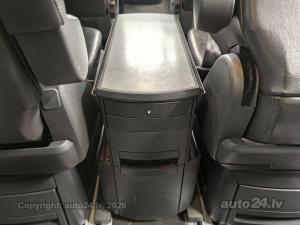 Pelēks Volkswagen Multivan 2009 Viljandi, ar dzinēja tilpumu 2.50 L un nobraukumu 319 tūkst. km par 10490 €, foto 11 vietnē AUTOMOTO.COM.LV