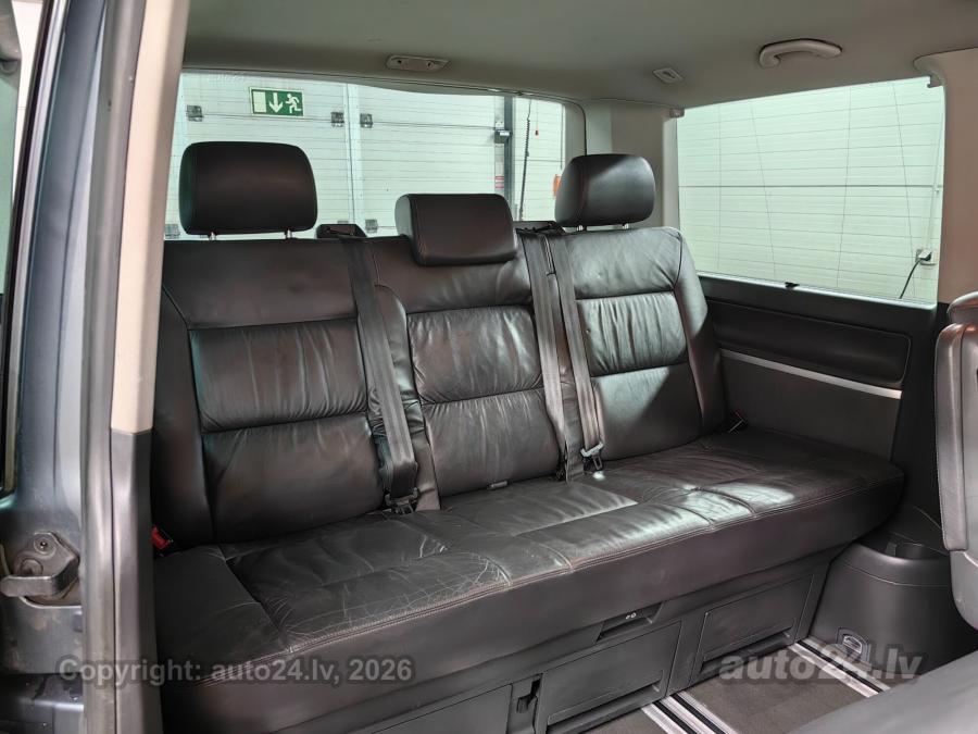 Pelēks Volkswagen Multivan 2009 Viljandi, ar dzinēja tilpumu 2.50 L un nobraukumu 319 tūkst. km par 10490 €, foto 13 vietnē AUTOMOTO.COM.LV