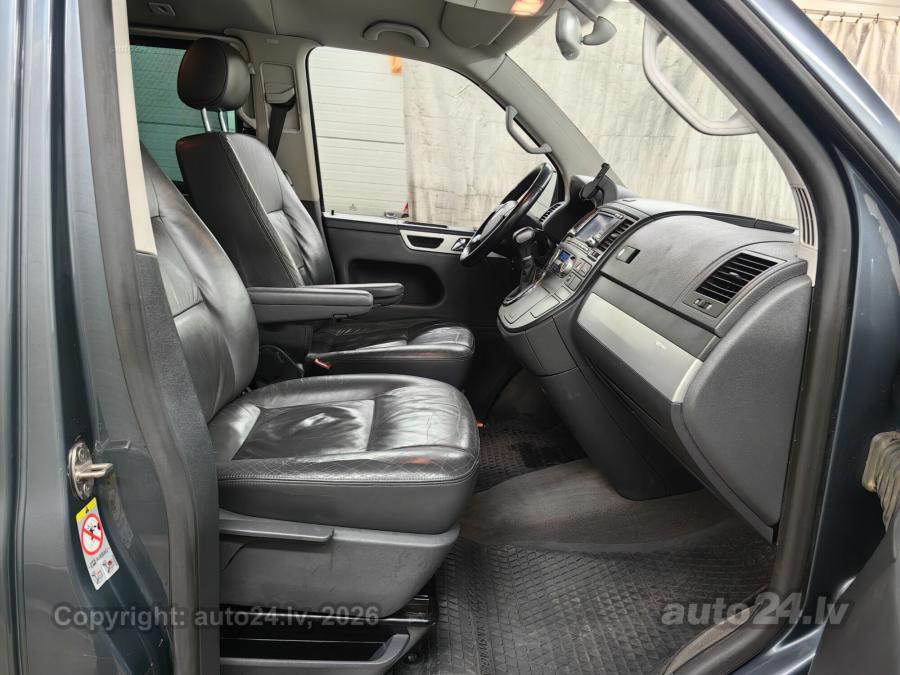 Pelēks Volkswagen Multivan 2009 Viljandi, ar dzinēja tilpumu 2.50 L un nobraukumu 319 tūkst. km par 10490 €, foto 14 vietnē AUTOMOTO.COM.LV