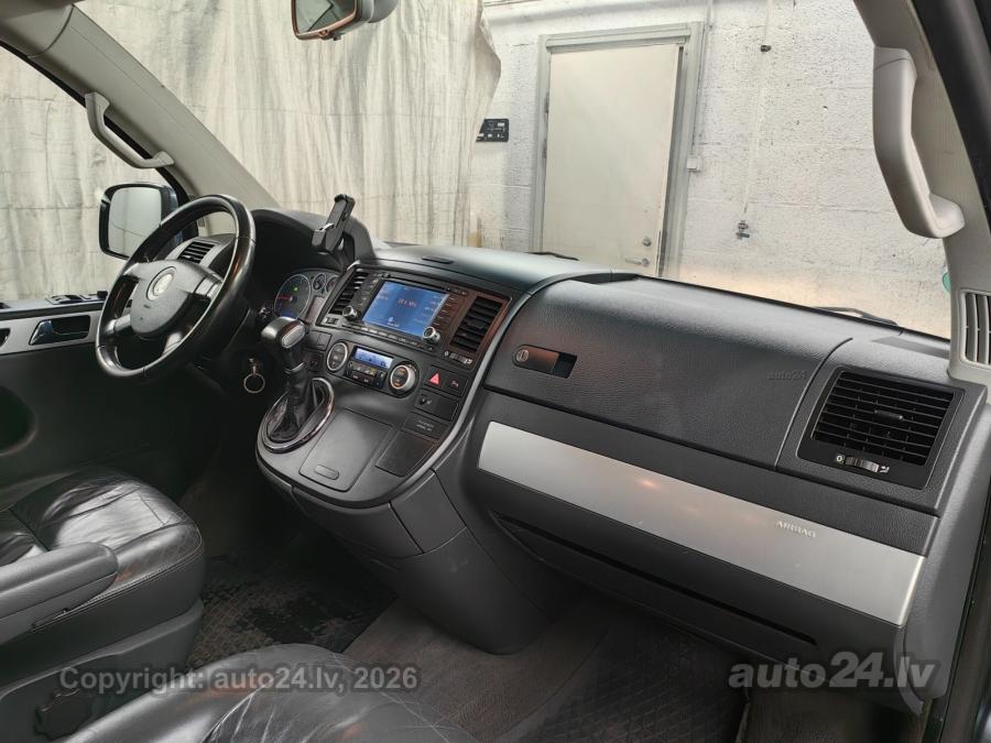 Pelēks Volkswagen Multivan 2009 Viljandi, ar dzinēja tilpumu 2.50 L un nobraukumu 319 tūkst. km par 10490 €, foto 15 vietnē AUTOMOTO.COM.LV