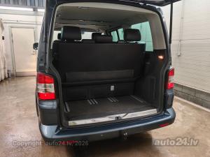 Pelēks Volkswagen Multivan 2009 Viljandi, ar dzinēja tilpumu 2.50 L un nobraukumu 319 tūkst. km par 10490 €, foto 17 vietnē AUTOMOTO.COM.LV
