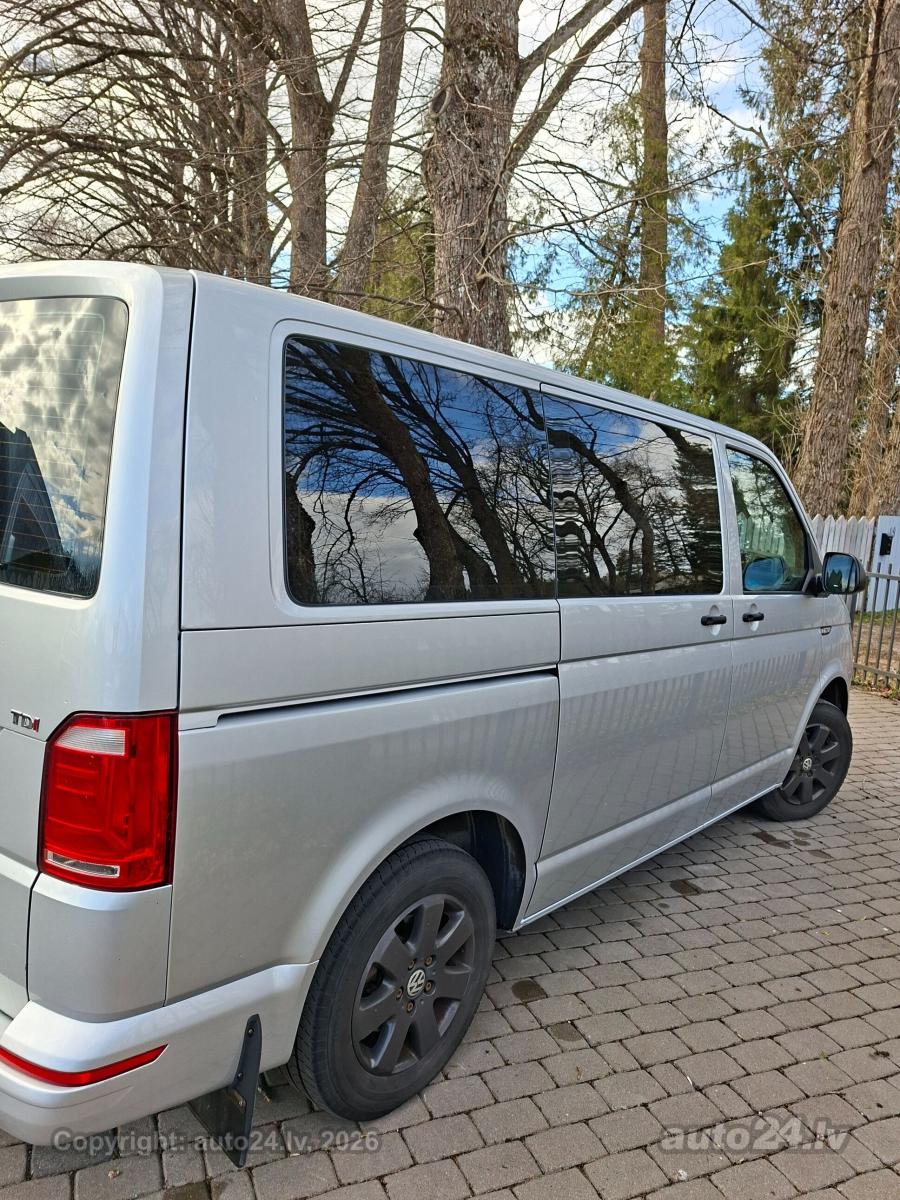 Grey Volkswagen Multivan 2017 in Tallinn, with an engine capacity of 2.00 L and mileage of 189 thousand km for 25600 €, photo 4 on AUTOMOTO.COM.LV
