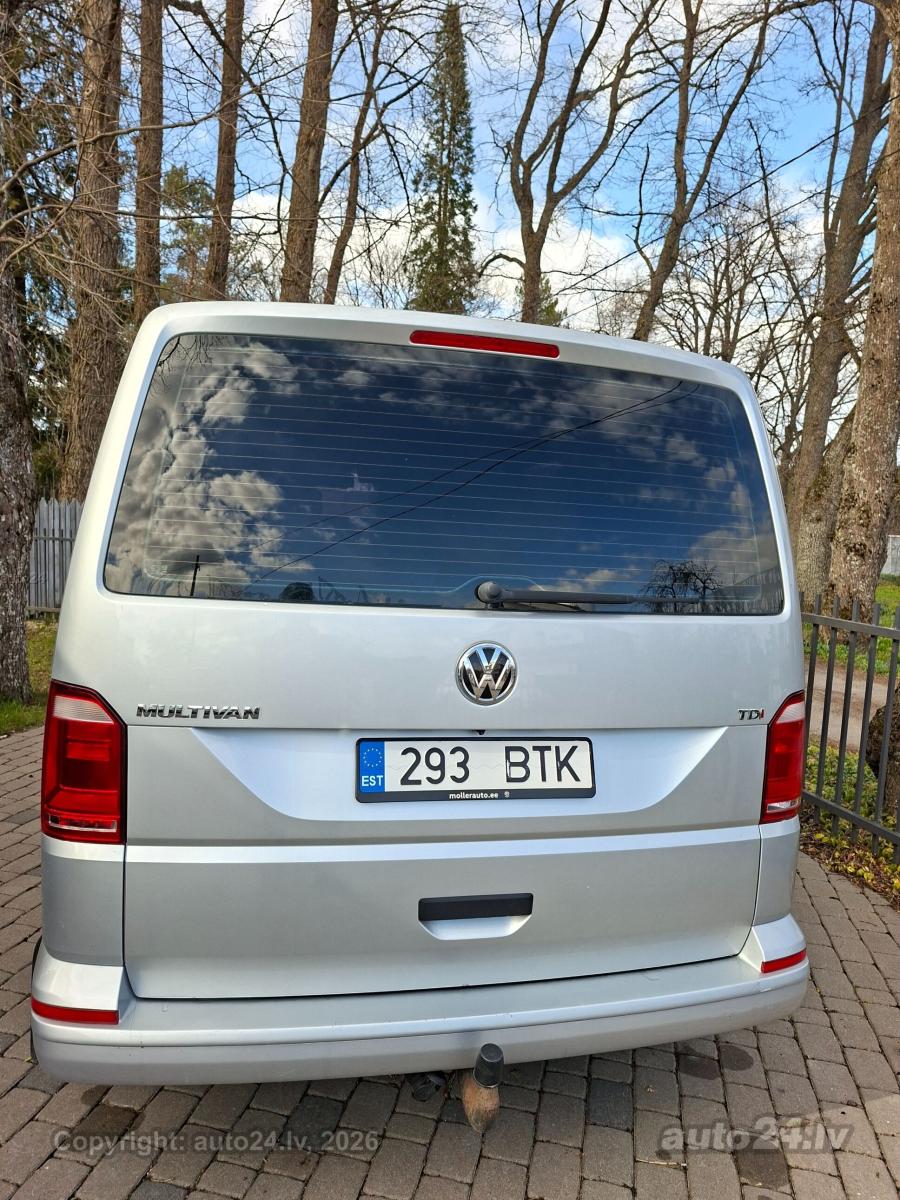 Grey Volkswagen Multivan 2017 in Tallinn, with an engine capacity of 2.00 L and mileage of 189 thousand km for 25600 €, photo 9 on AUTOMOTO.COM.LV