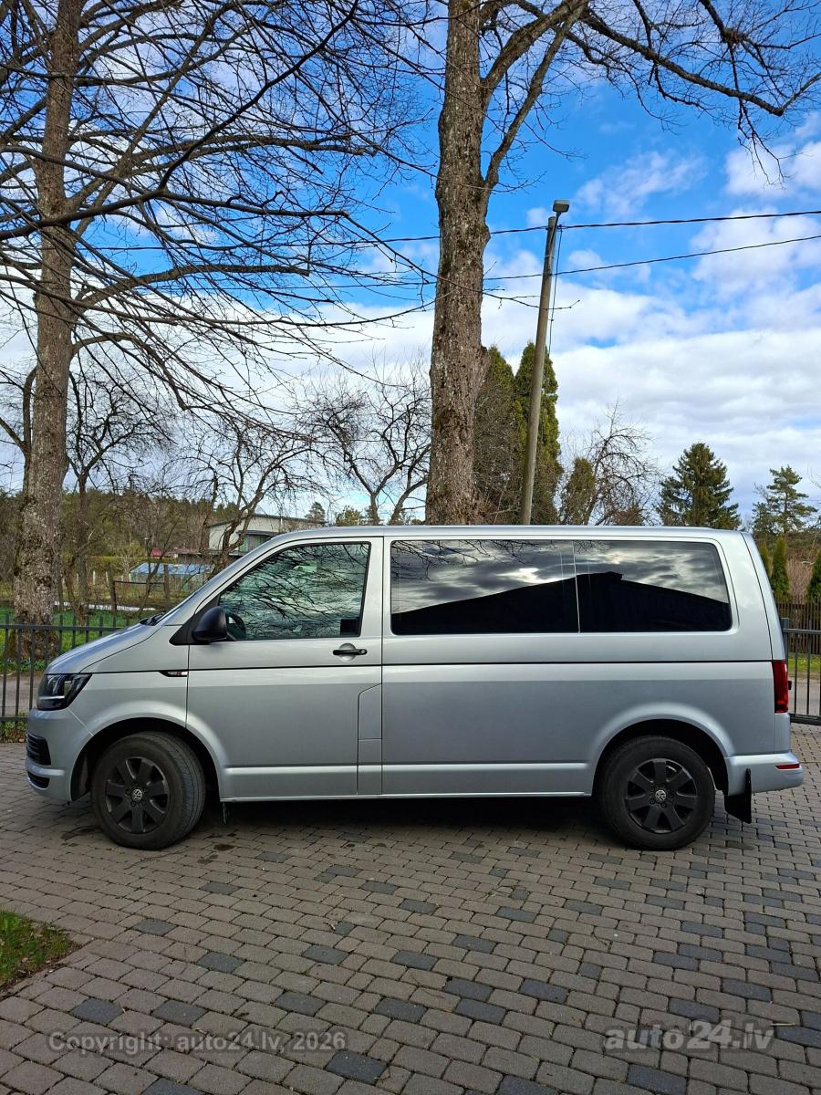 Grey Volkswagen Multivan 2017 in Tallinn, with an engine capacity of 2.00 L and mileage of 189 thousand km for 25600 €, photo 10 on AUTOMOTO.COM.LV