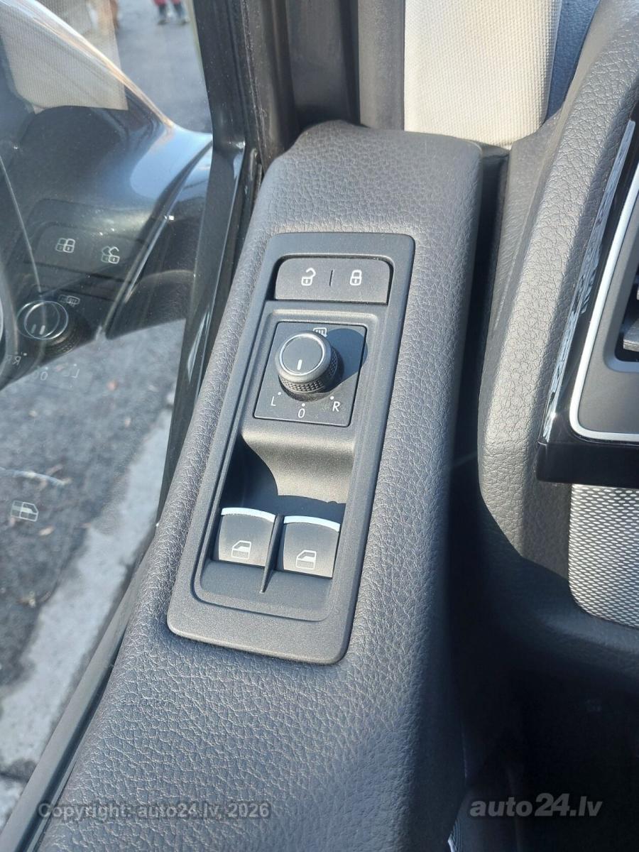 Pelēks Volkswagen Multivan 2017 Tartu, ar dzinēja tilpumu 2.00 L un nobraukumu 180 tūkst. km par 30000 €, foto 14 vietnē AUTOMOTO.COM.LV