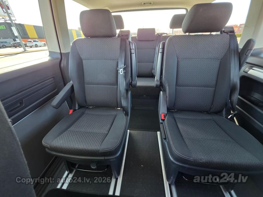 Grey Volkswagen Multivan 2018 in Tallinn, with an engine capacity of 2.00 L and mileage of 165 thousand km for 29500 €, photo 10 on AUTOMOTO.COM.LV