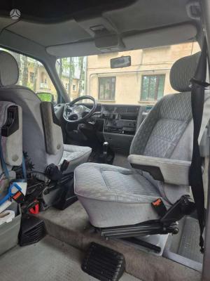 Volkswagen Multivan 1992 in Vilnius, with an engine capacity of 2.40 L and mileage of 364 thousand km for 3650 €, photo 6 on AUTOMOTO.COM.LV