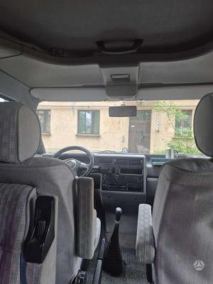 Volkswagen Multivan 1992 in Vilnius, with an engine capacity of 2.40 L and mileage of 364 thousand km for 3650 €, photo 12 on AUTOMOTO.COM.LV