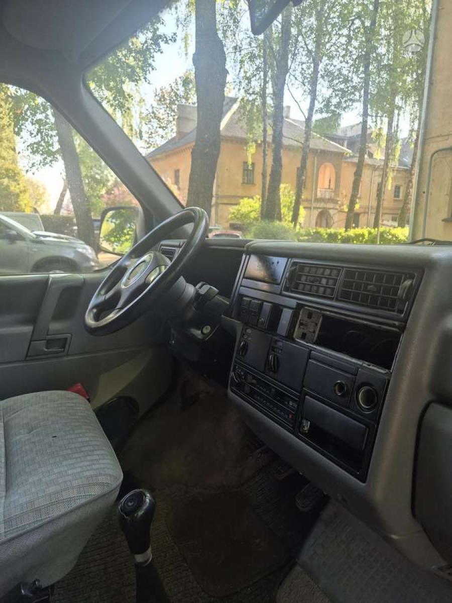 Volkswagen Multivan 1992 in Vilnius, with an engine capacity of 2.40 L and mileage of 364 thousand km for 3650 €, photo 23 on AUTOMOTO.COM.LV