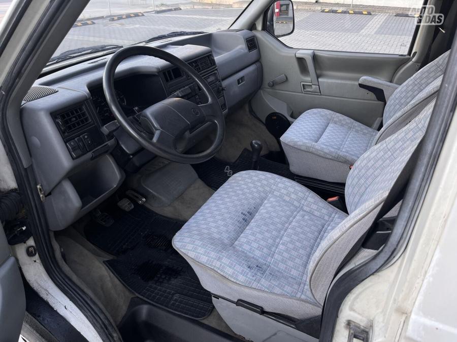 Volkswagen Multivan 1993 Klaipėda, ar dzinēja tilpumu 2.40 L un nobraukumu 288 tūkst. km par 2100 €, foto 8 vietnē AUTOMOTO.COM.LV