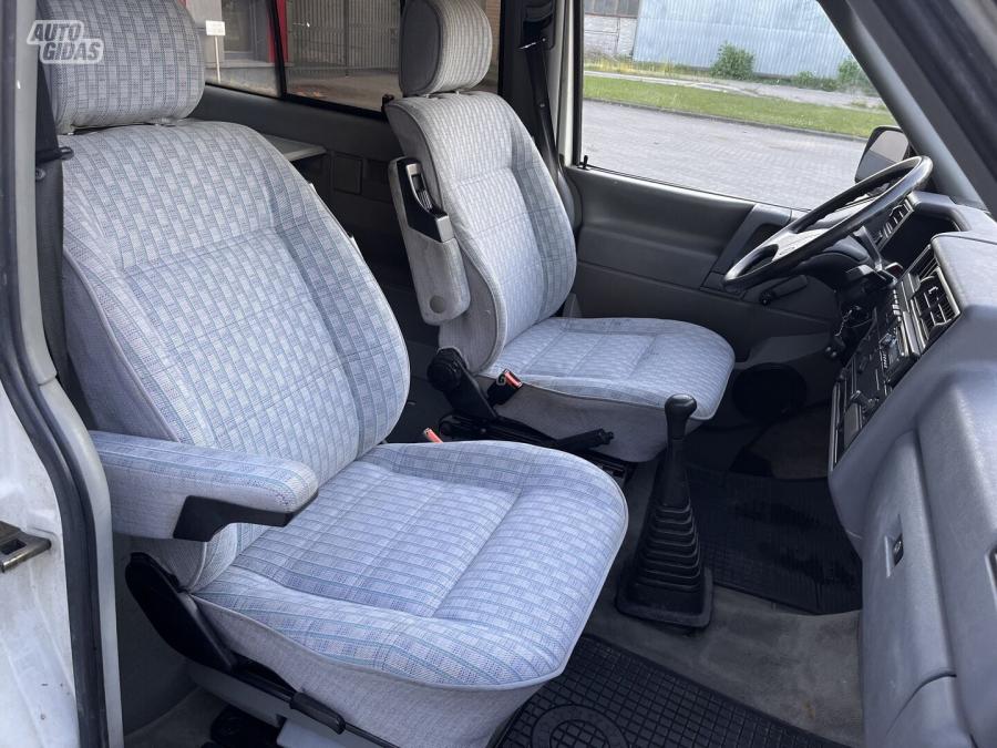 Volkswagen Multivan 1993 Klaipėda, ar dzinēja tilpumu 2.40 L un nobraukumu 288 tūkst. km par 2100 €, foto 11 vietnē AUTOMOTO.COM.LV