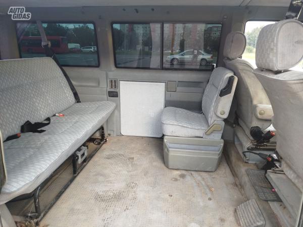 Volkswagen Multivan 1993 in Siauliai, with an engine capacity of 2.40 L and mileage of 472 thousand km for 1000 €, photo 6 on AUTOMOTO.COM.LV