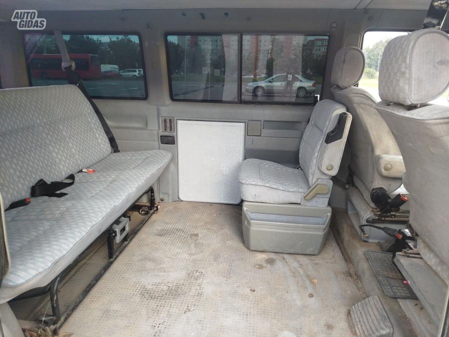 Volkswagen Multivan 1993 in Siauliai, with an engine capacity of 2.40 L and mileage of 472 thousand km for 1000 €, photo 7 on AUTOMOTO.COM.LV