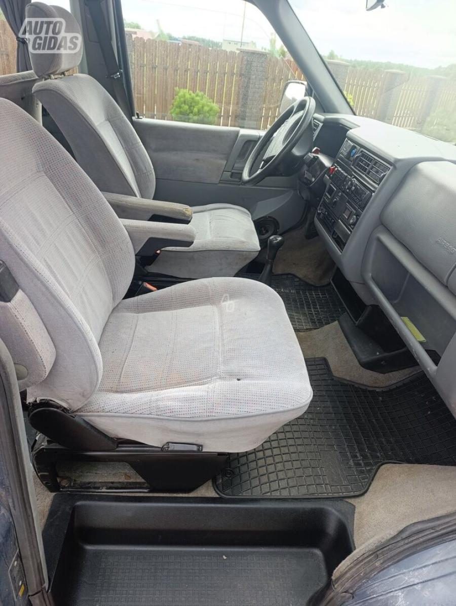 Volkswagen Multivan 1995 Šilalė, ar dzinēja tilpumu 2.40 L un nobraukumu 310 tūkst. km par 3250 €, foto 15 vietnē AUTOMOTO.COM.LV
